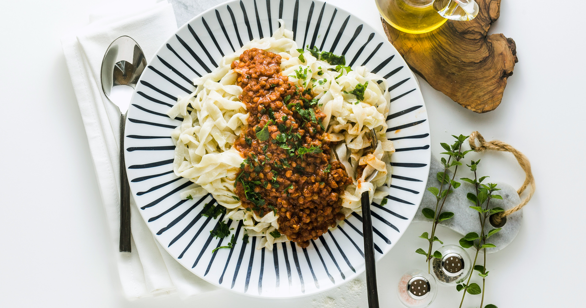 Ragout von roten Linsen mit Gemüse und Pasta - Immanuel Albertinen ...
